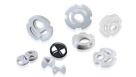 Ceramic sintering trays and setter plates